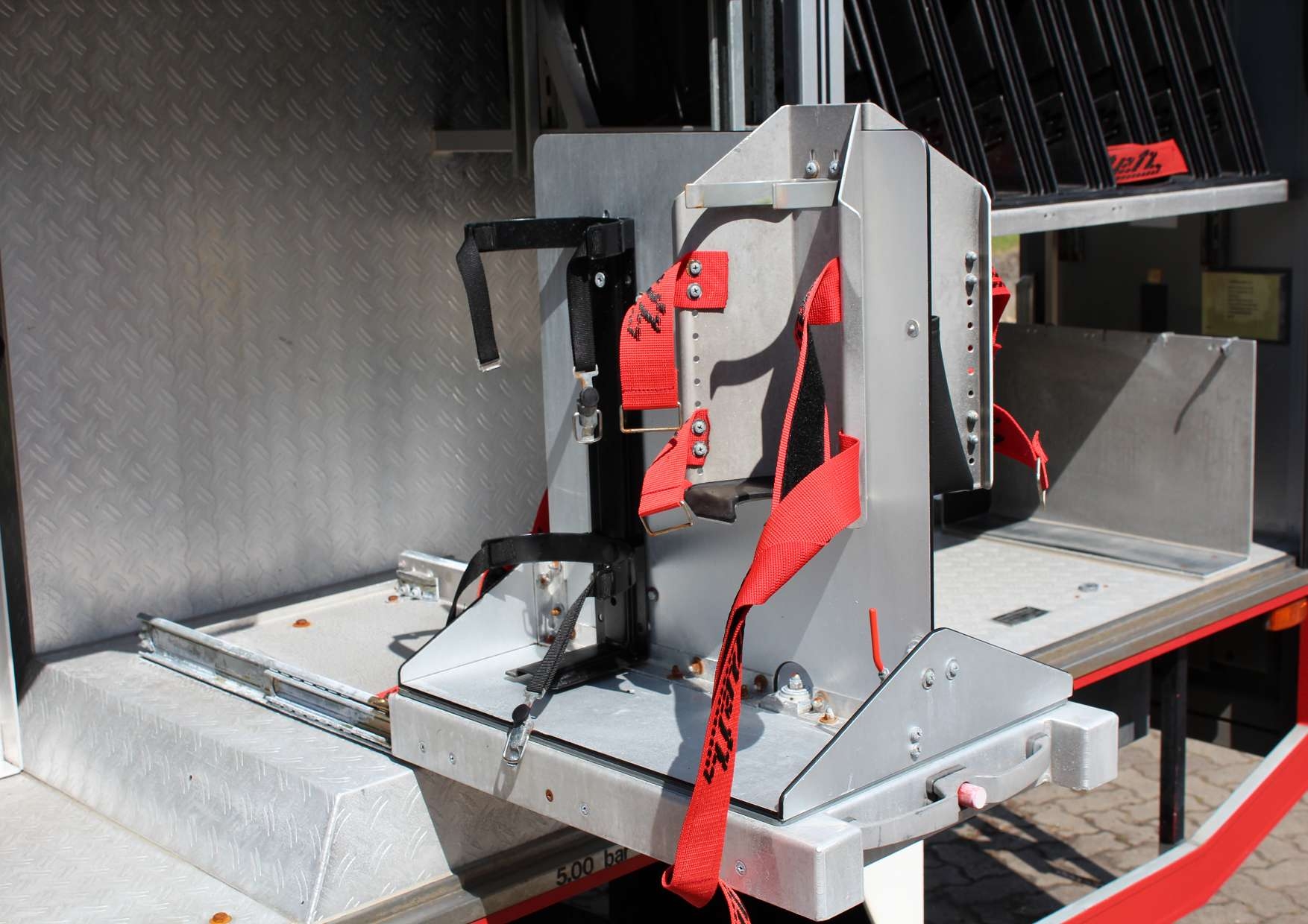 Mercedes Benz 814F Löschfahrzeug METZ LF 8/6 DIN 14530